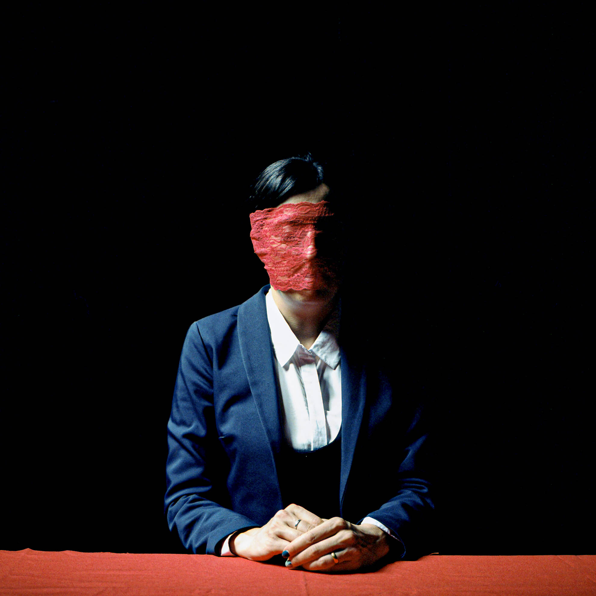 Nazik Armenakyan - Red Black White - Premio Internacional Luis Valtueña ...